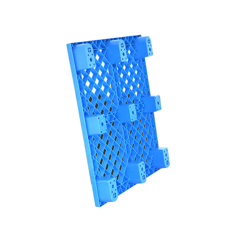 stackable pallets, blue chep pallets, universal pallets