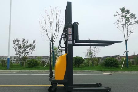 Semi-electric Stacker: Rain Protection & Daily Maintenance Tips